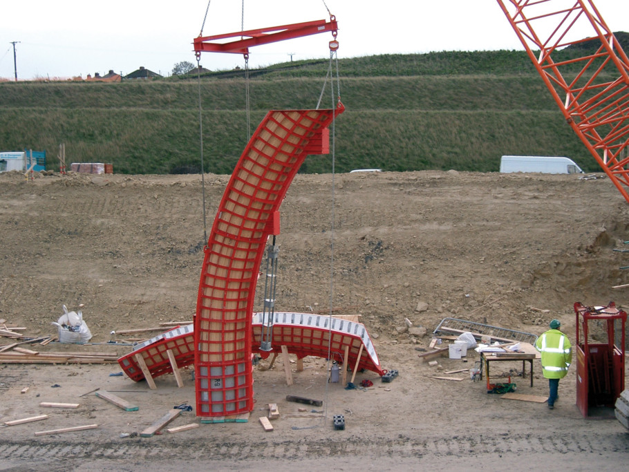 Exceptional bridge piers - MEVA UK (EN)