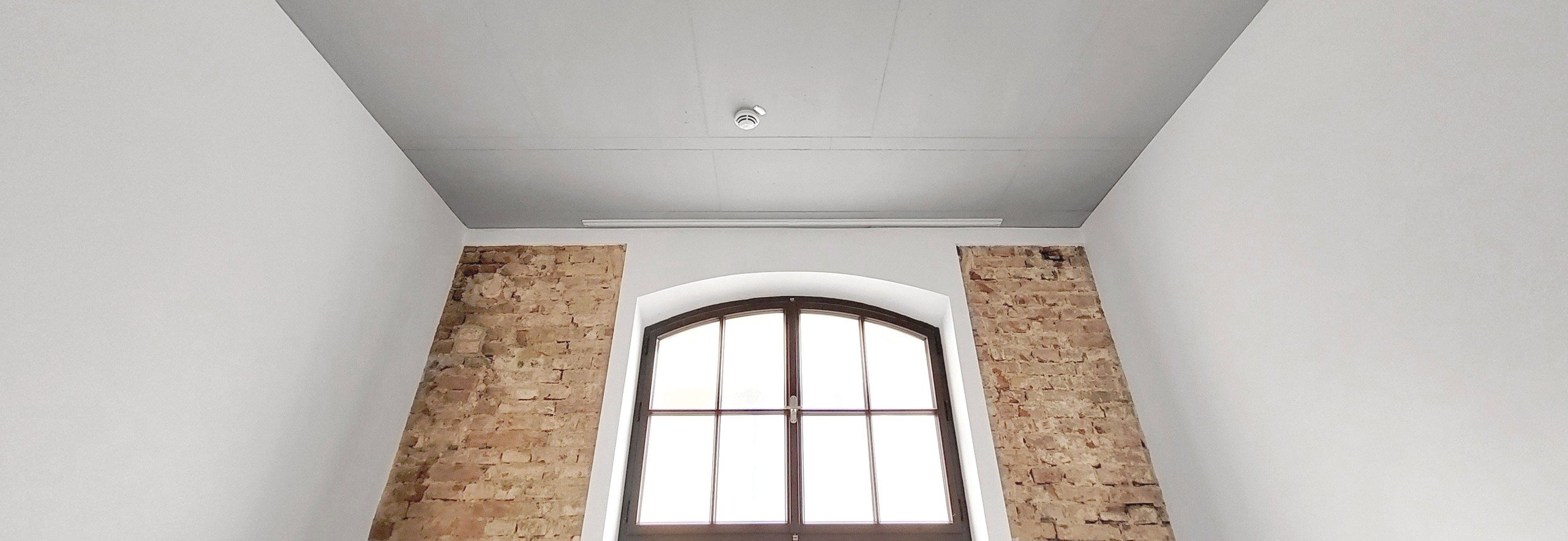 Factory building becomes living space - MEVA UK (EN)